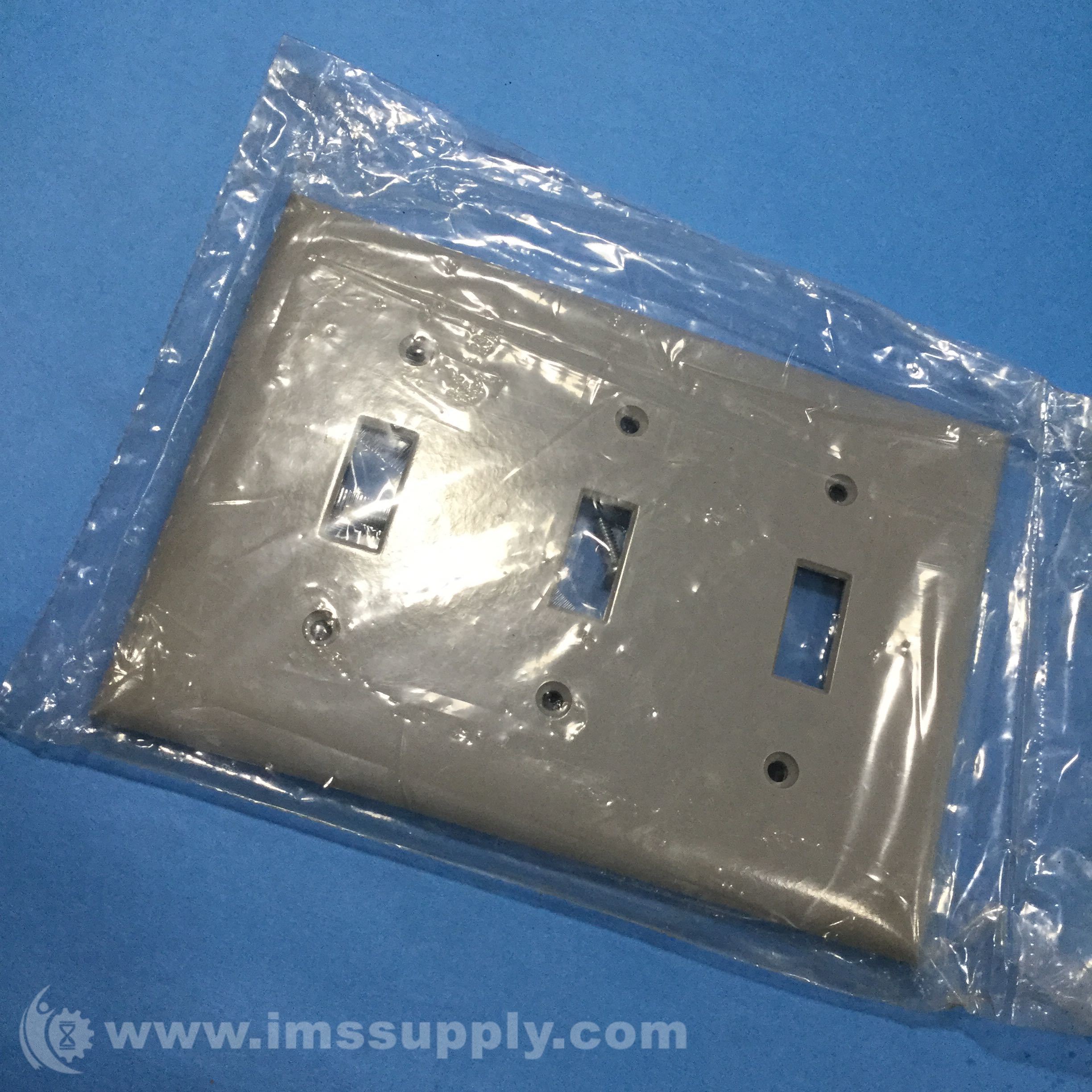 Slater Wall Plate, Sta-Kleen, 3 Gang, 3 Toggle Switch, Grey - IMS Supply