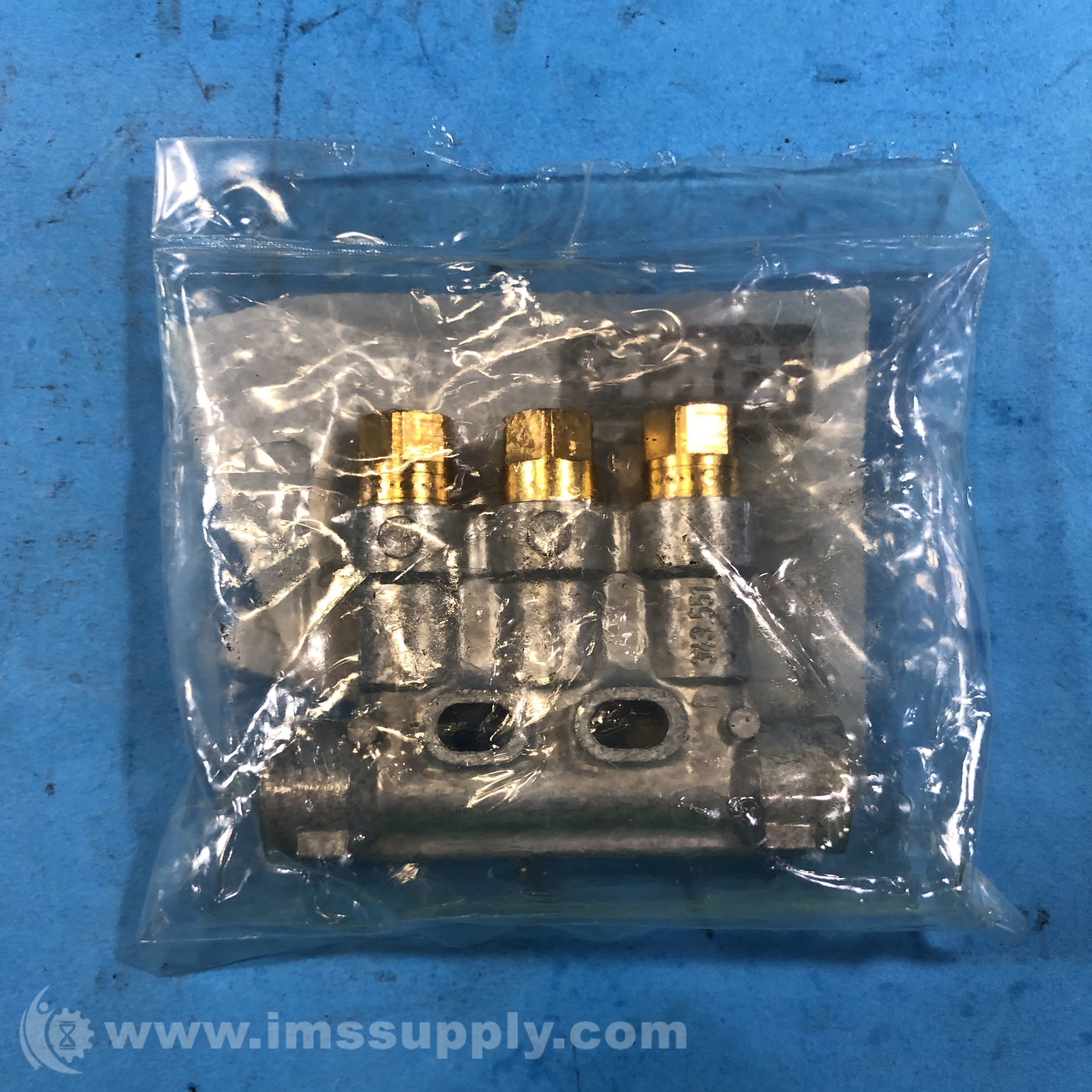 SKF 343 551 3-Port Lubricant Distributor Body - IMS Supply