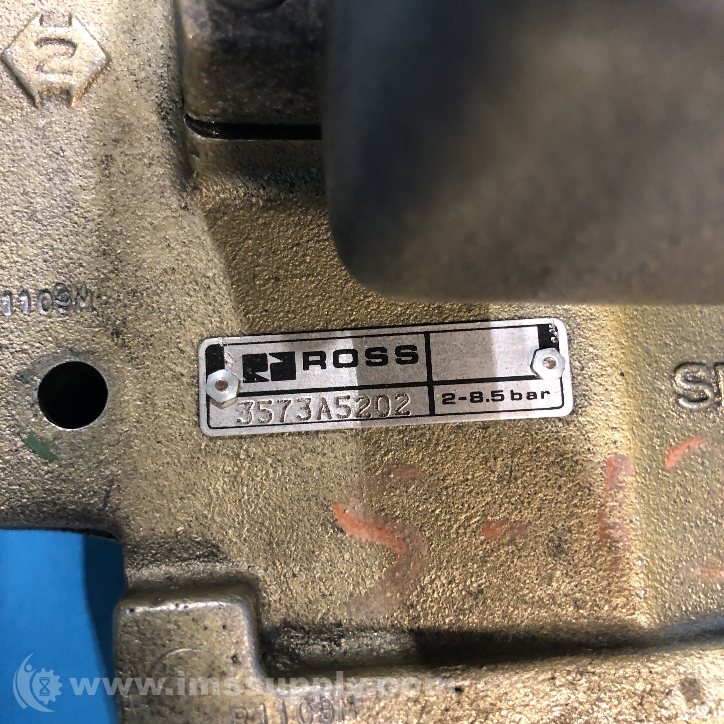 Ross 3573A5202 3/2 Way Double Cross Flow Valve - IMS Supply