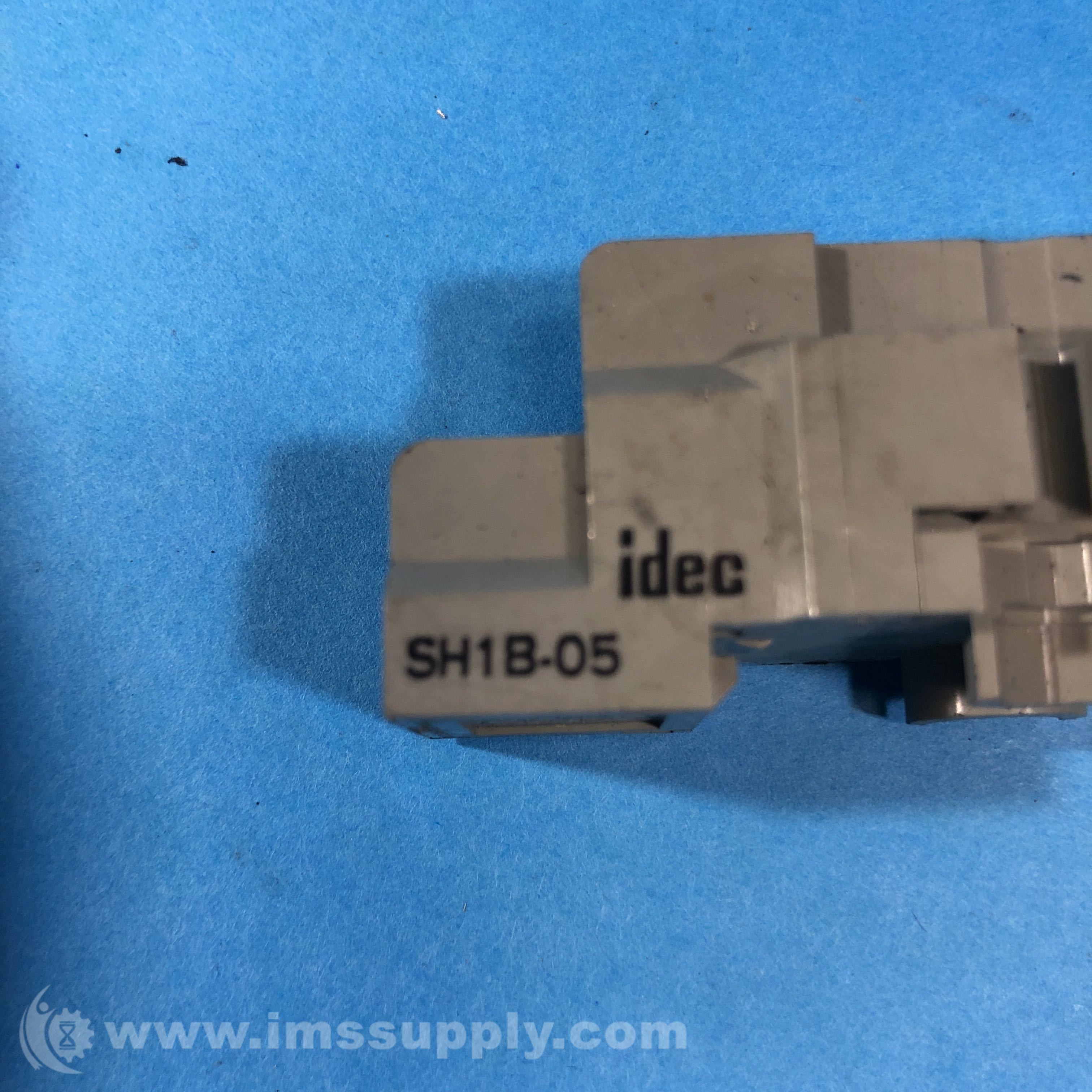 Idec SH1B-05 Relay Socket, DIN Rail, Screw, 5 Pins, 10 A, 250 V - IMS ...