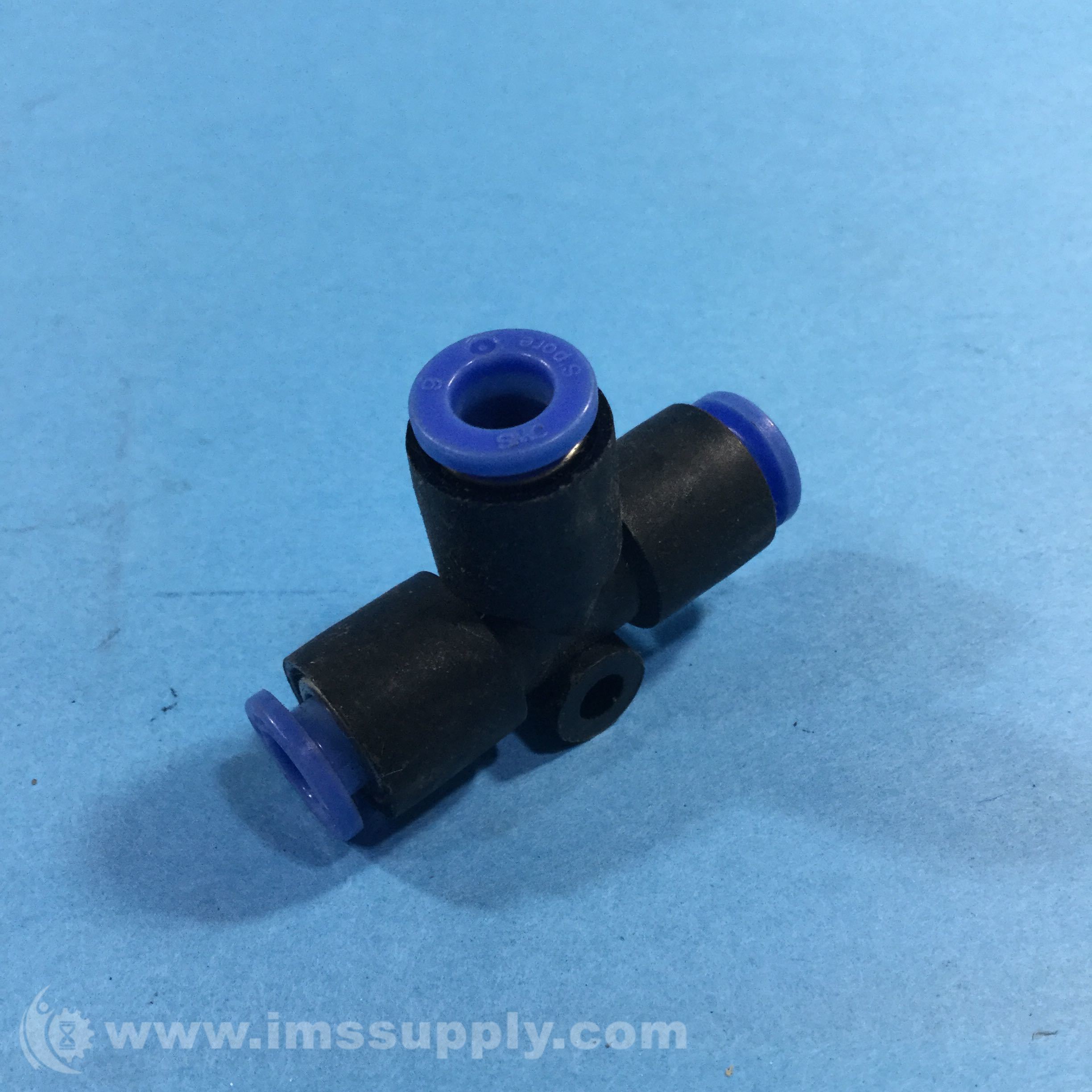 SMC Spore 6 Push-to-Connect Union Tee Fitting, Black - IMS Supply