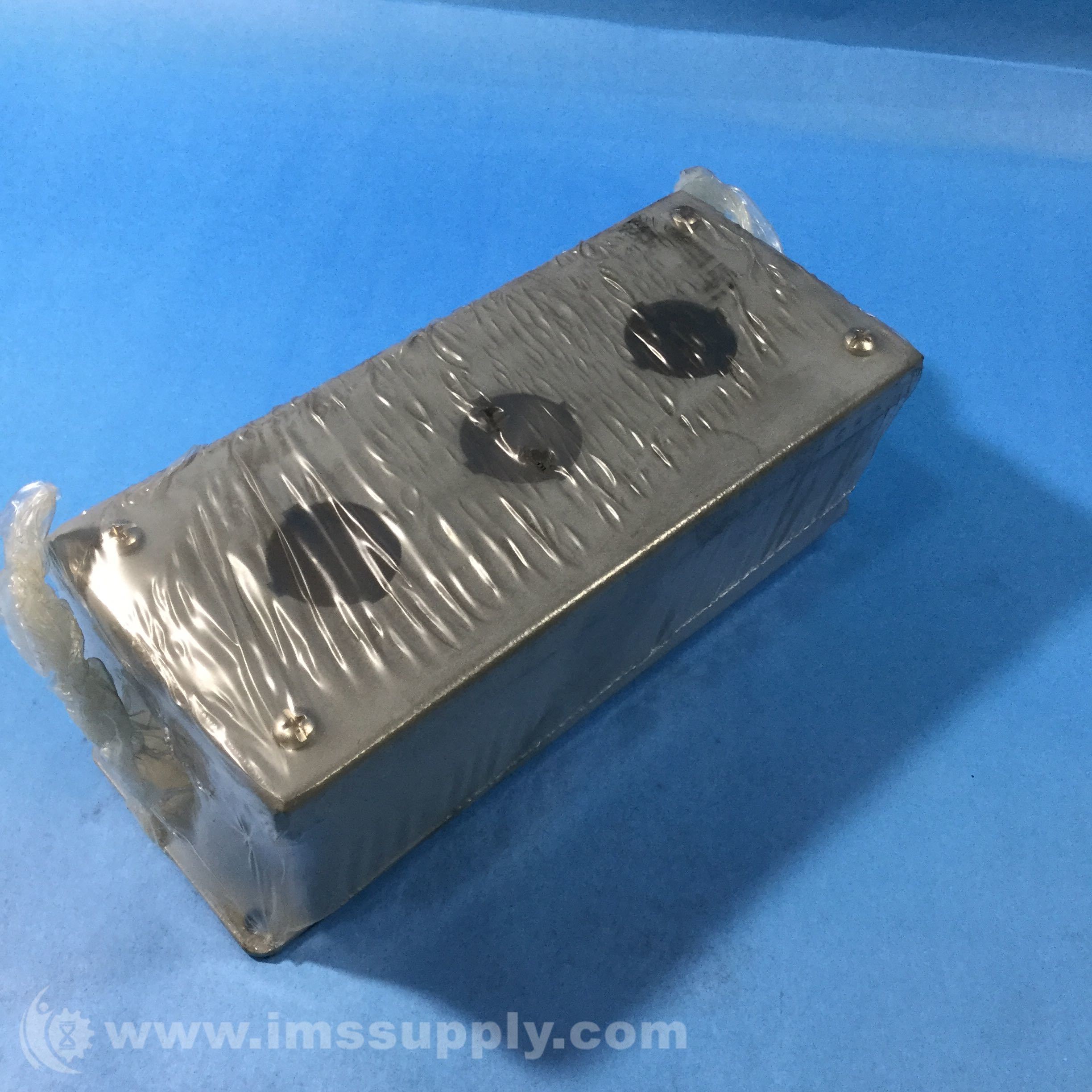 Hubbell PB-3 3 Pushbutton Enclosure, 8x3x3 Carbon Steel, Gray - IMS Supply