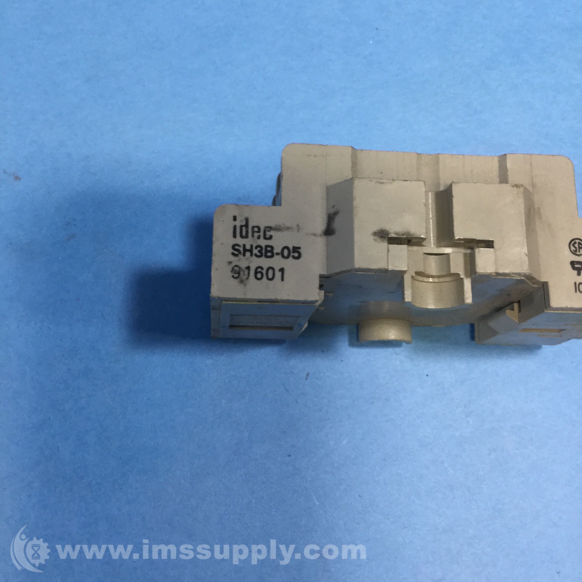 Idec SH3B-05 Relay Socket, DIN Rail, Screw, 11 Pins, 10 A, 300 V - IMS ...
