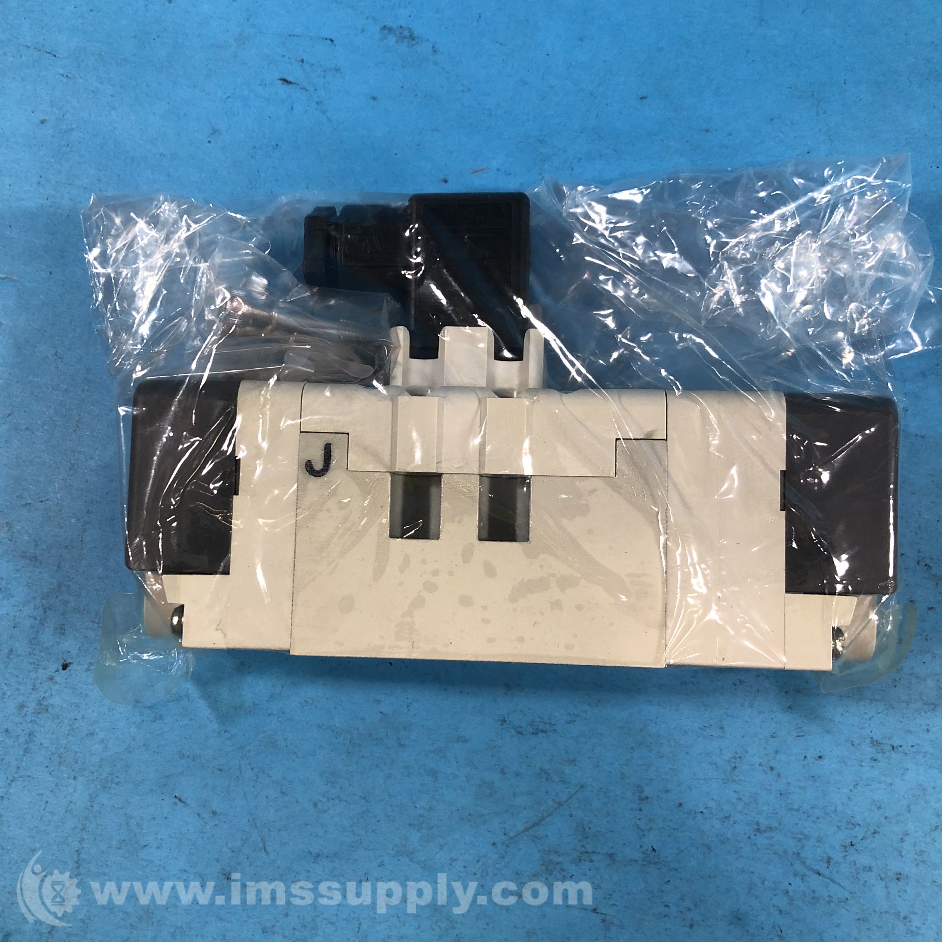 SMC VQ7-6-FJG-D-3Z Double Solenoid Valve - IMS Supply