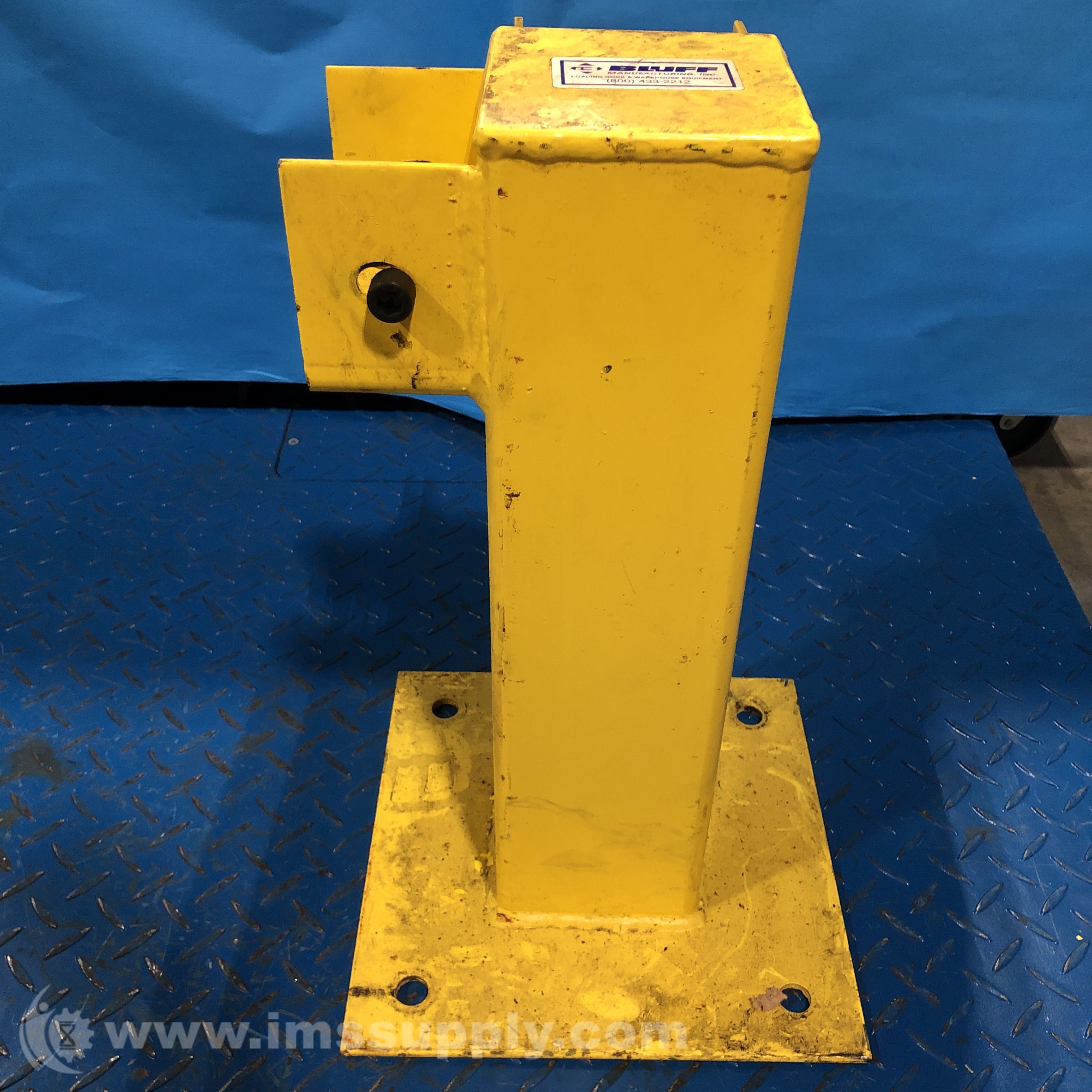 Bluff Manufacturing Steel Double Rail Right Angle Corner Post - IMS Supply