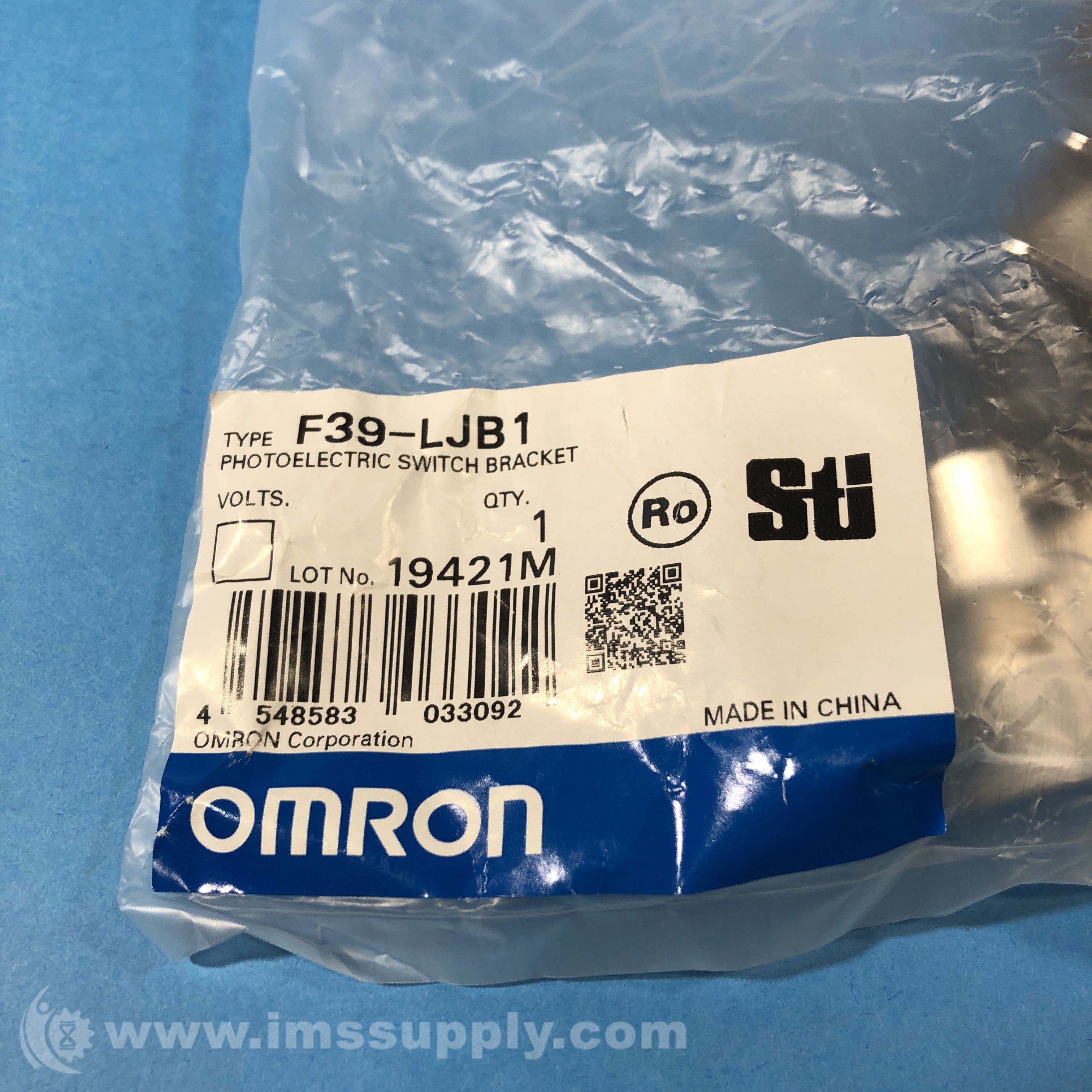 Omron F39-LJB1 Pack of 4 Mounting Bracket, for Use with A4EG - IMS Supply