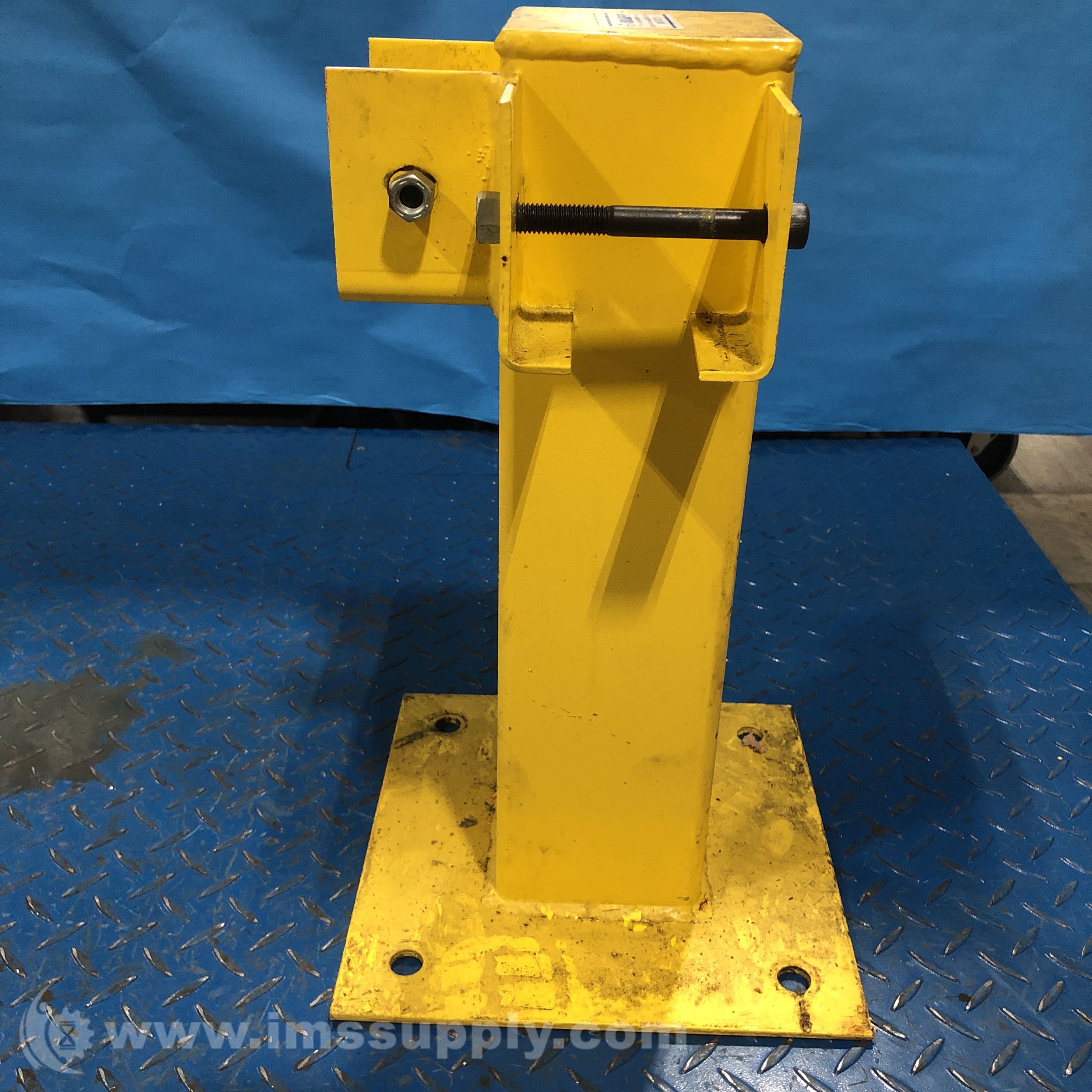 Bluff Manufacturing Steel Double Rail Right Angle Corner Post - IMS Supply