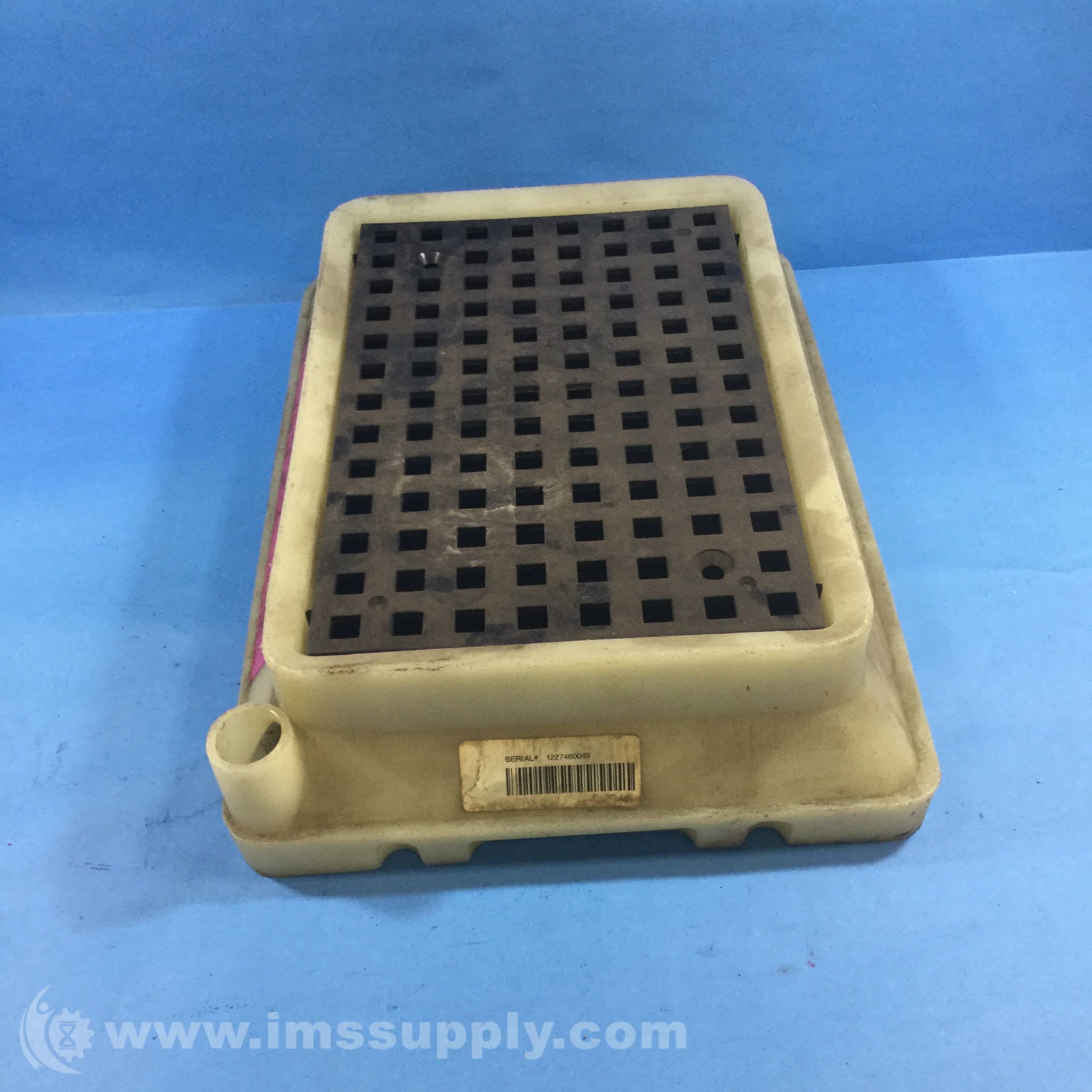 New Pig PAK371 Polyethylene Countertop Spill Containment Tray - IMS Supply