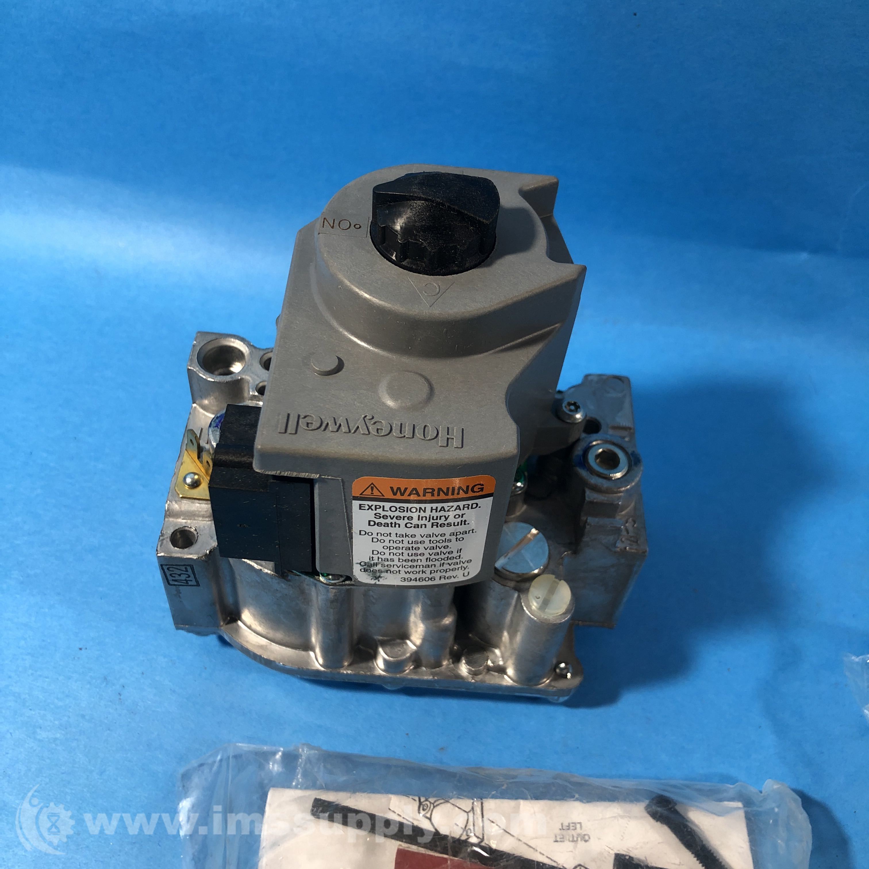 Honeywell VR8205 A 2024 Iron Body Gas Control Valve 1/2 NPT - IMS Supply