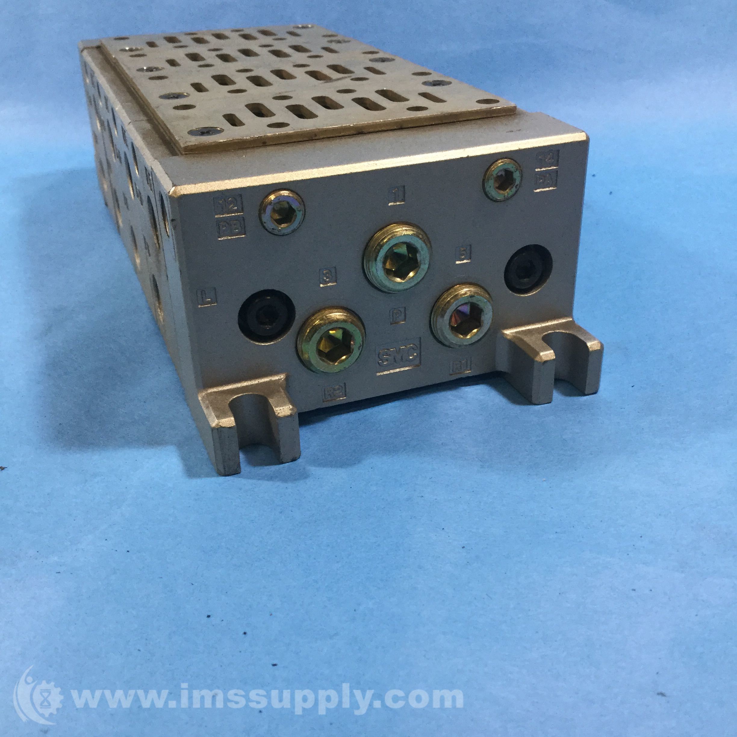 SMC VV714-02R-03D Manifold, Iso Size 1 - IMS Supply