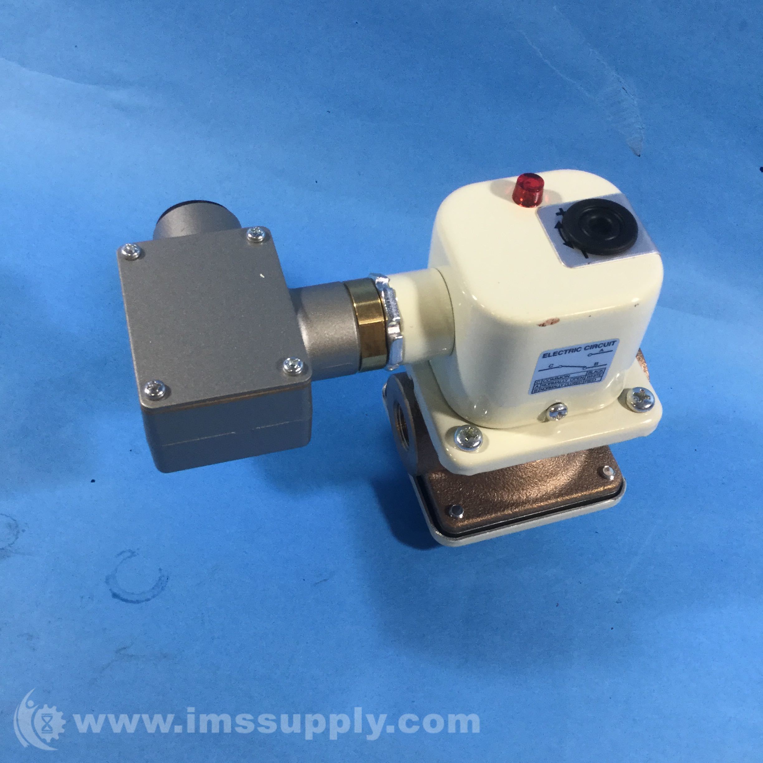 SMC IFW510-03-01-X215 IFW/PFW Flow Switch, 5A, 125VAC - IMS Supply