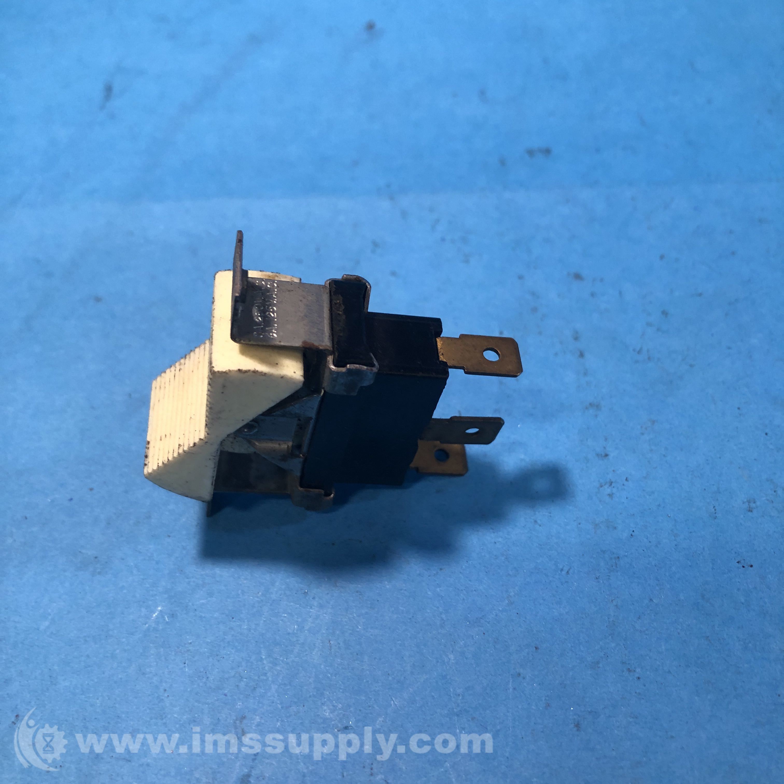 UND LAB Inc. Toggle Switch, 6A 125V, 3A 250V - IMS Supply