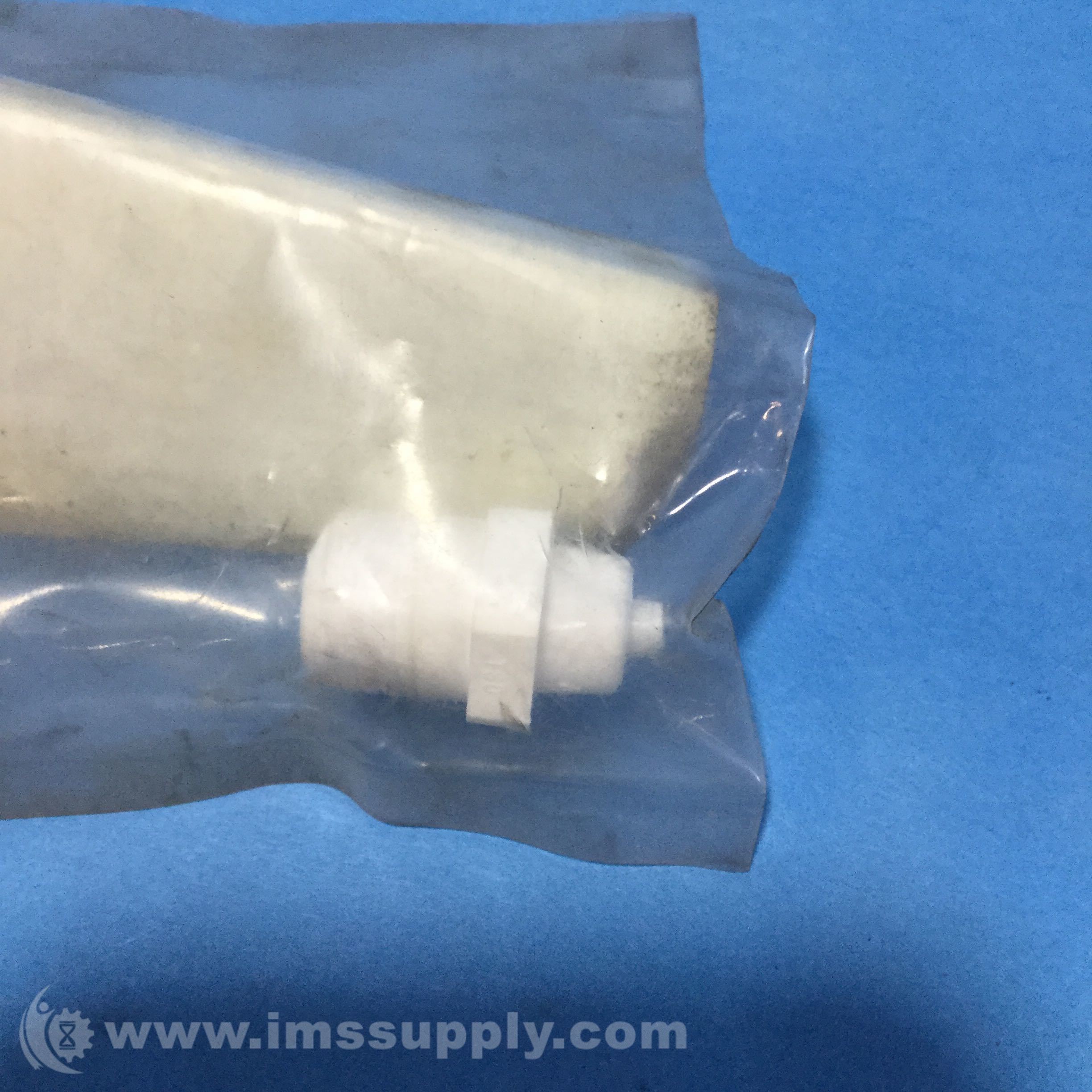 Efd 2186 Tip Adapter, 1/4MPT, Polypro - IMS Supply