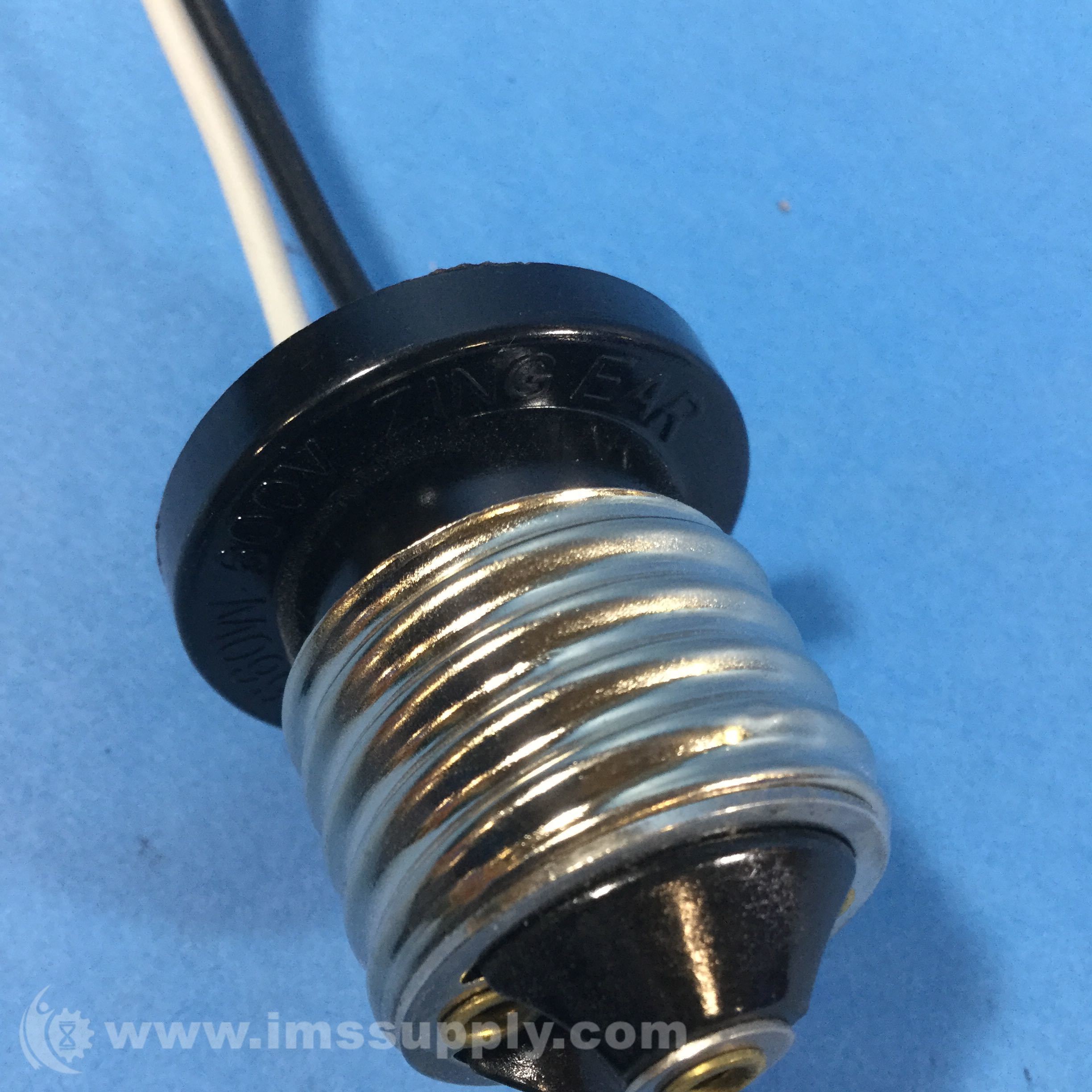 Zing Ear ZE-406 Adapter Socket Lampholder, E26 Med Base, 660W - IMS Supply